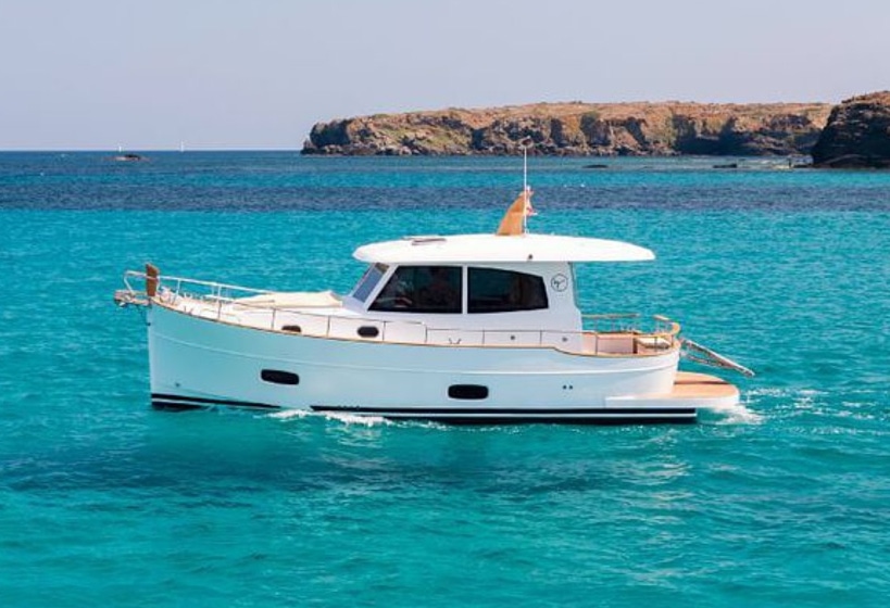 Boats.com Review of the Islander 34 by Minorca Yachts